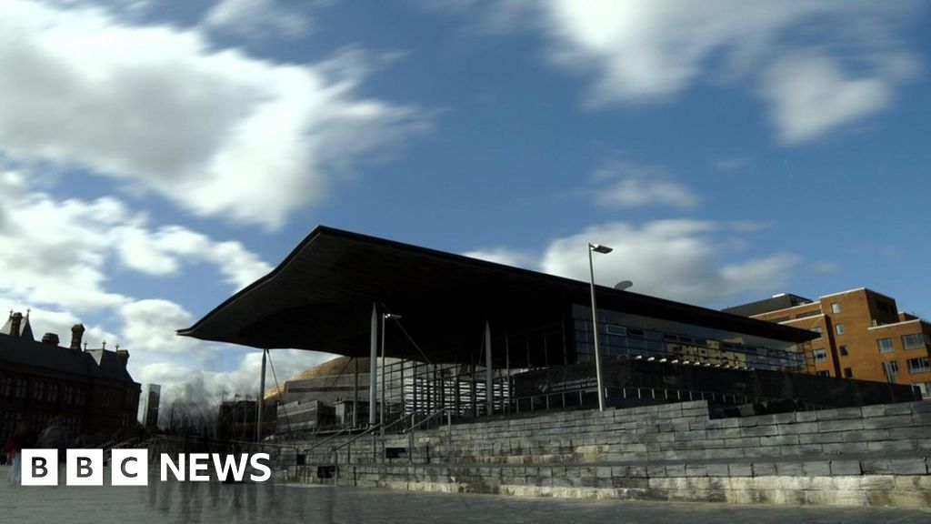 Fake HMRC scams using Welsh Assembly phone numbers