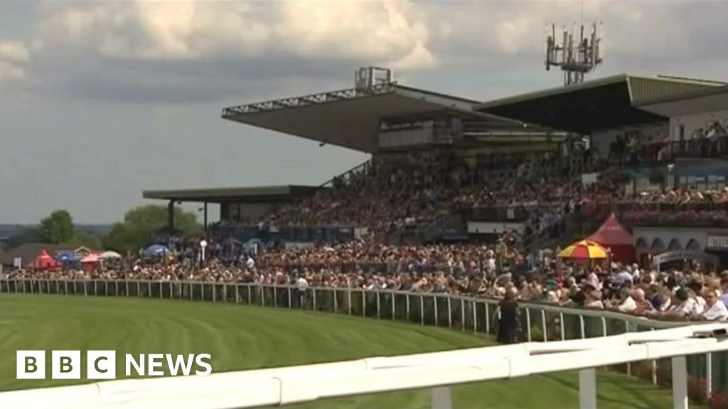 Beverley Racecourse sees rise in spectator numbers - BBC News