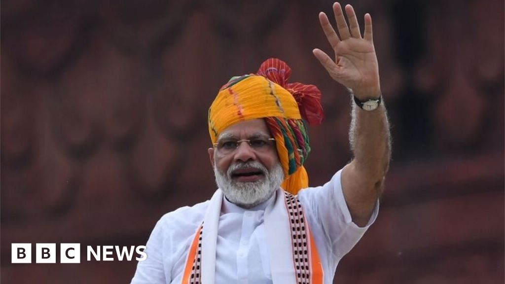 India PM Narendra Modi vows to 'restore' Kashmir's 'past glory' - BBC News