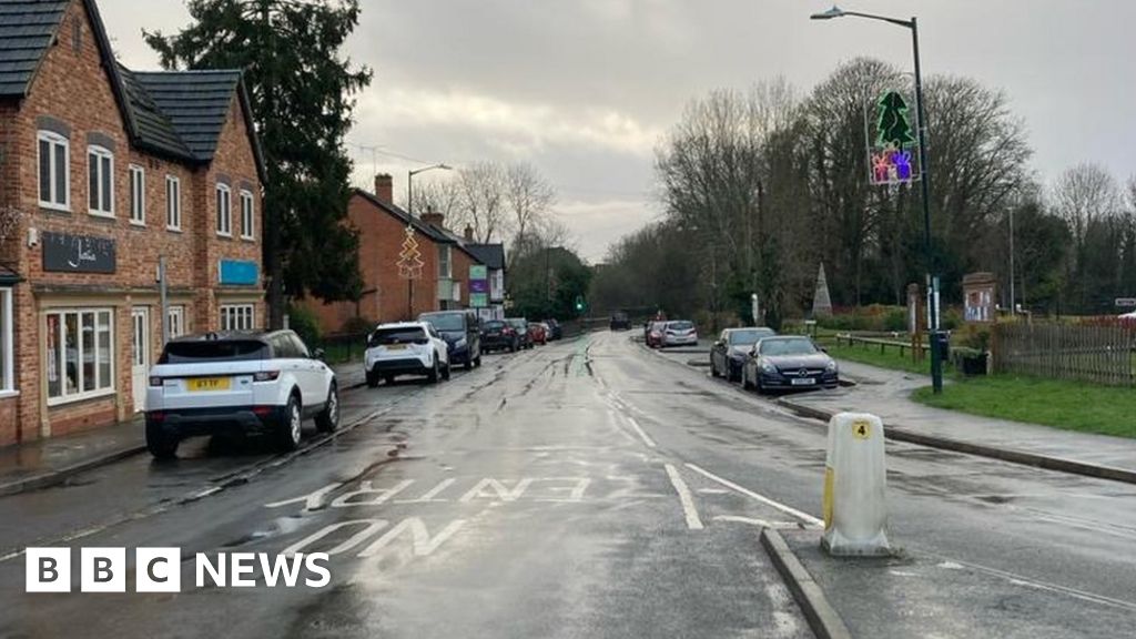 Man carried on car roof during hit-and-run in Warwickshire dies - BBC News