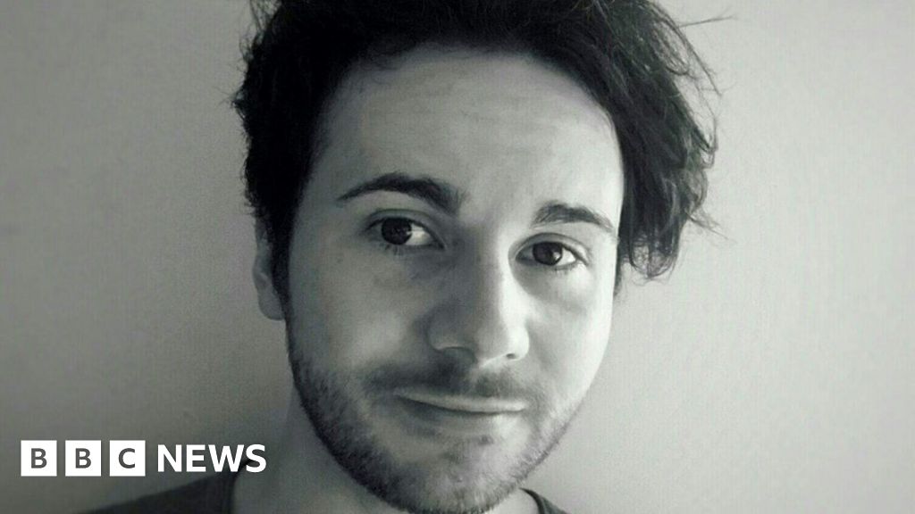 Meet the hacker who gets paid to break into Twitter's website - BBC News