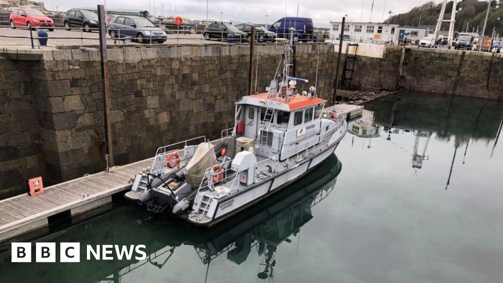 Guernsey fisheries protection vessel Leopardess out of action - BBC News