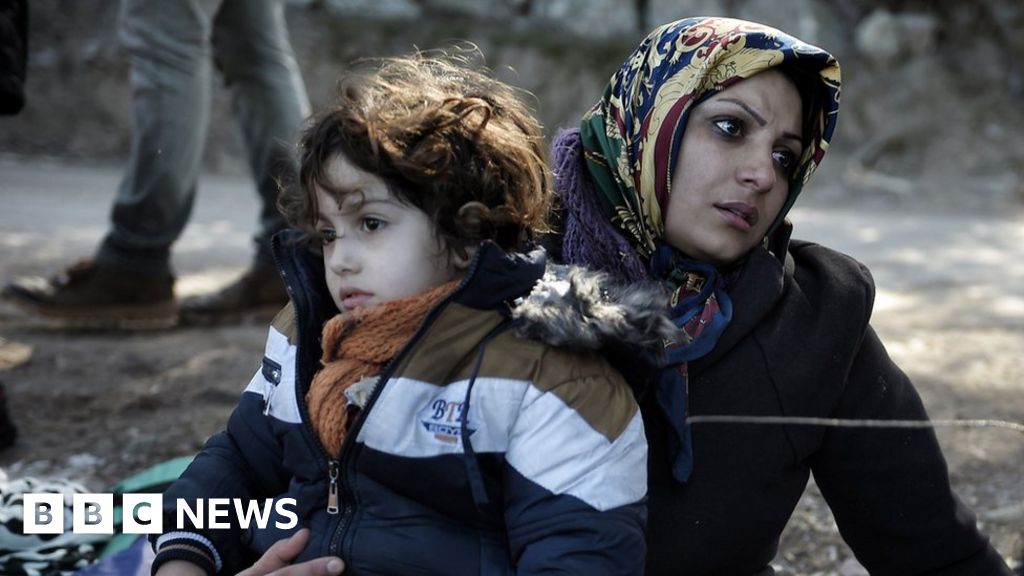 Migrant crisis: Three million expected to reach EU by 2017 - BBC News