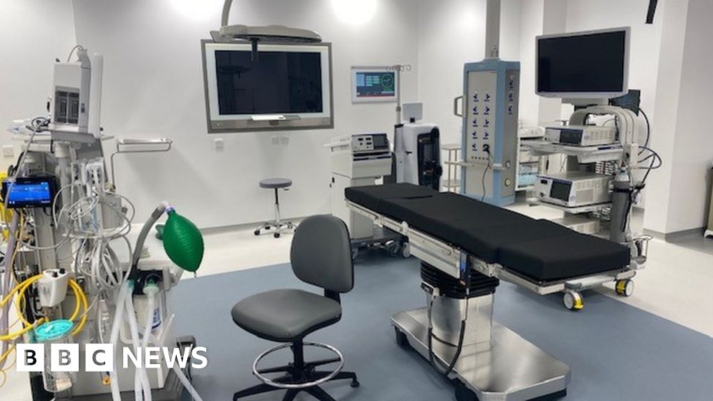 Newcastle's Freeman Hospital opens rapid-surgery centre - BBC News
