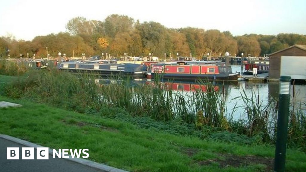 Boat owners in Reading and Chertsey marinas have registration charges ...