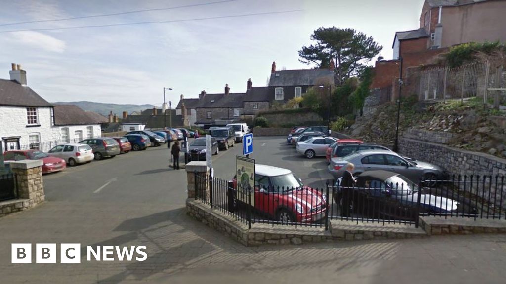 Denbigh car parking charges cut after business concern - BBC News