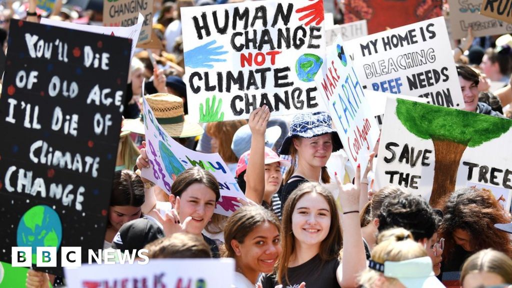 News Daily: Brexit secretary in EU talks and climate strikes under way