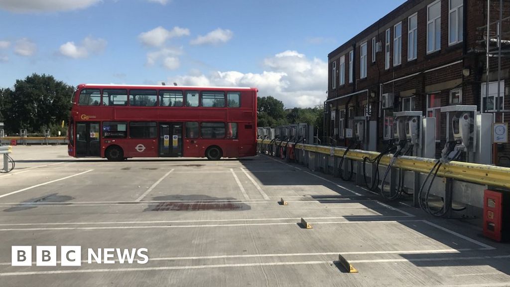 London bus garage to become world's largest 'trial power station’ - BBC ...