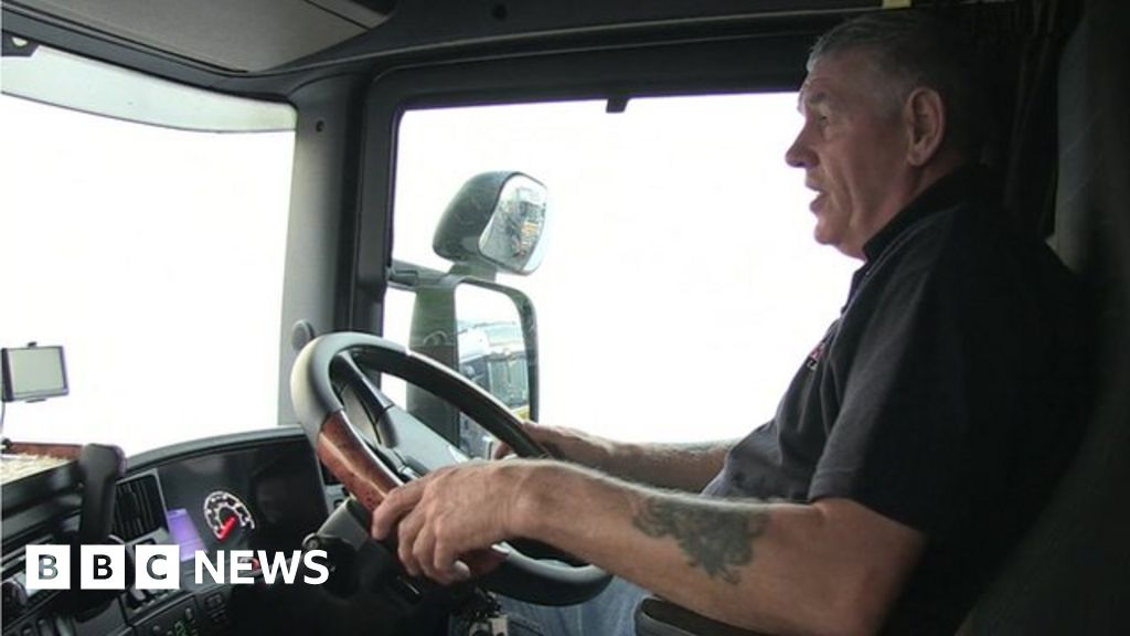 Migrant crisis: How is haulage industry affected? - BBC News
