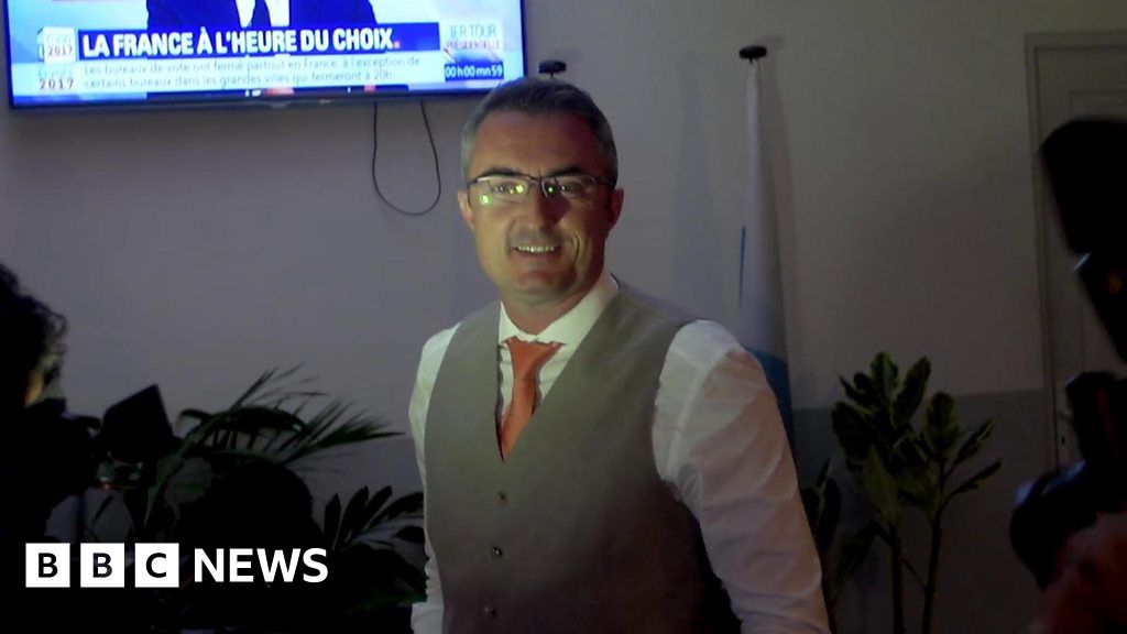A night at a French Front National election party - BBC News