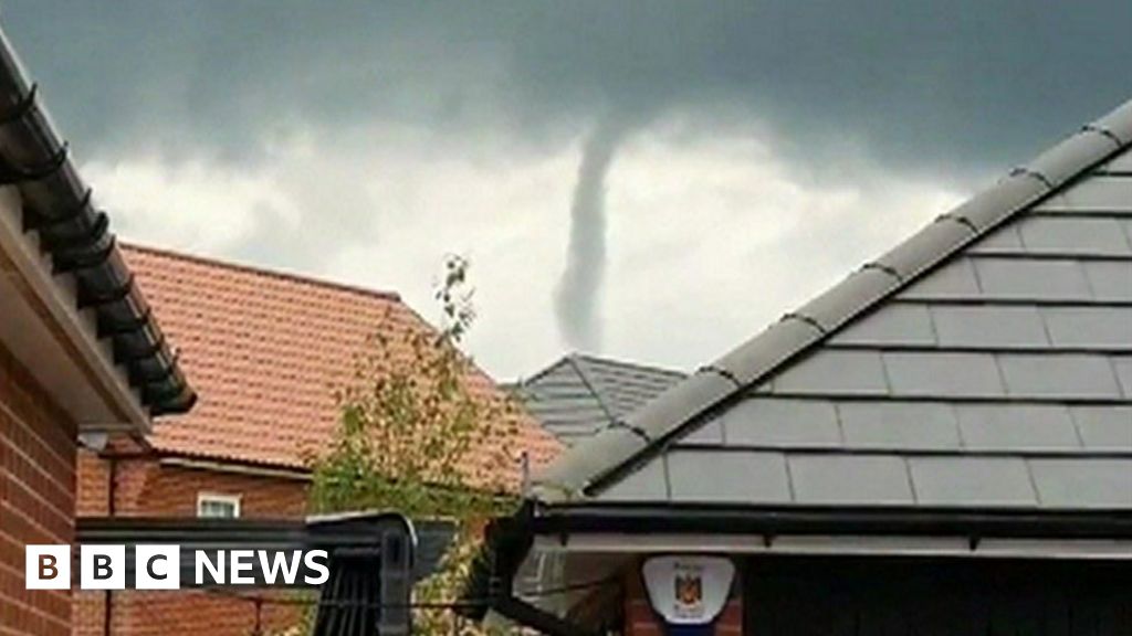 Barking severe weather: Lightning and torrential rain hit capital