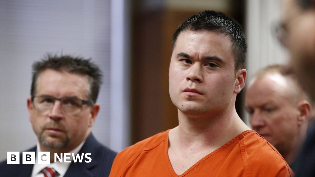 Daniel Holtzclaw case: Oklahoma policeman jailed for life - BBC News