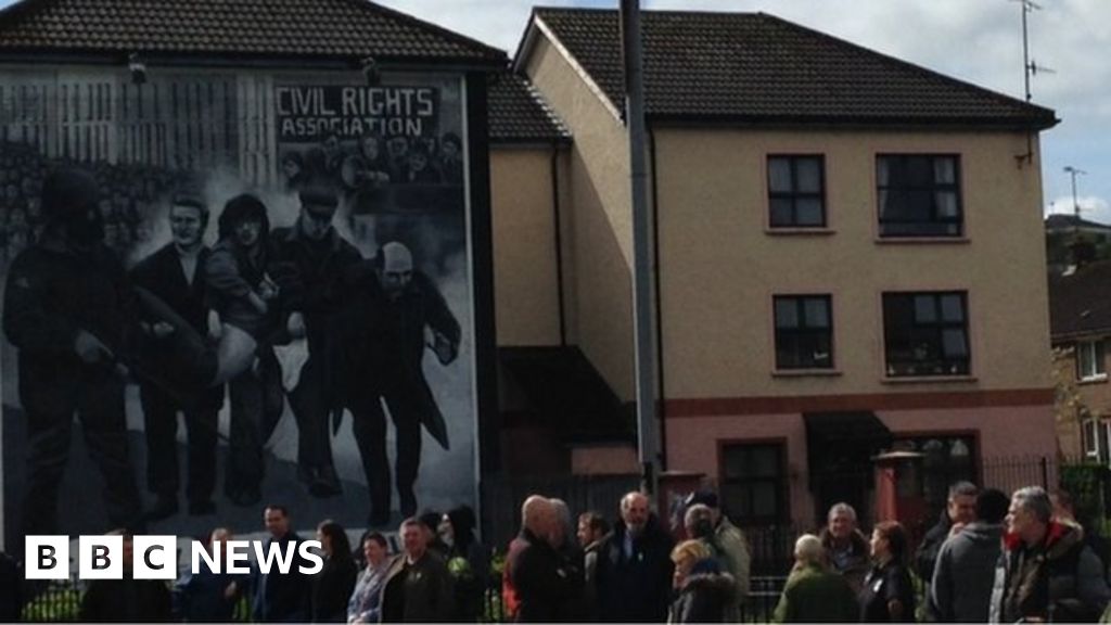 PSNI respond to criticism over Derry dissident republican parade - BBC News