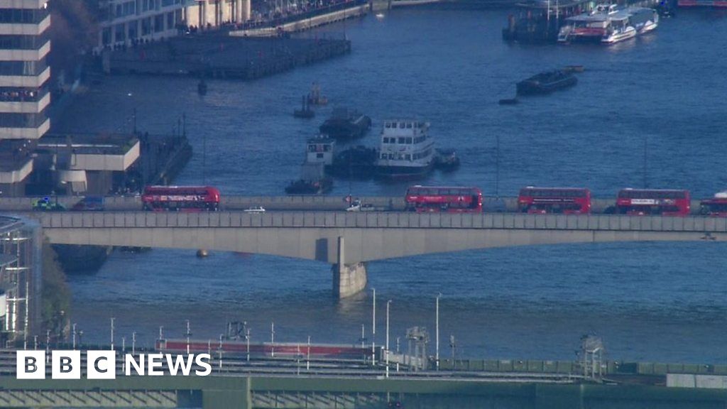London Bridge: 'One of the police officers shot him' - BBC News