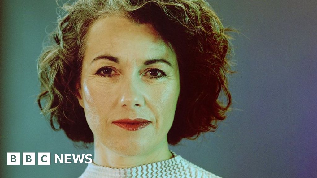 The great, all-female MP portrait takeover - BBC News