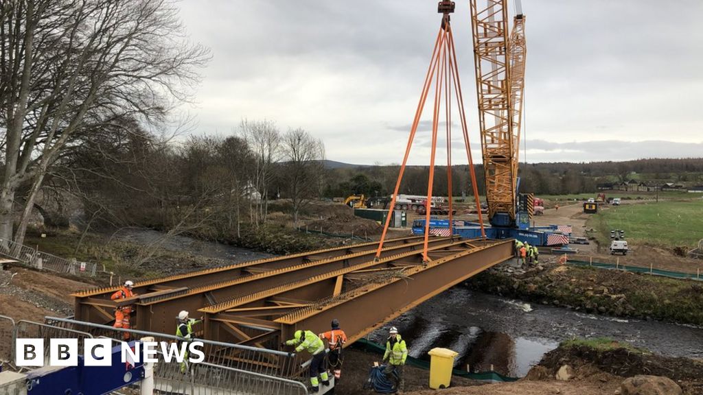 New crossing to protect historic Highlands bridge - BBC News