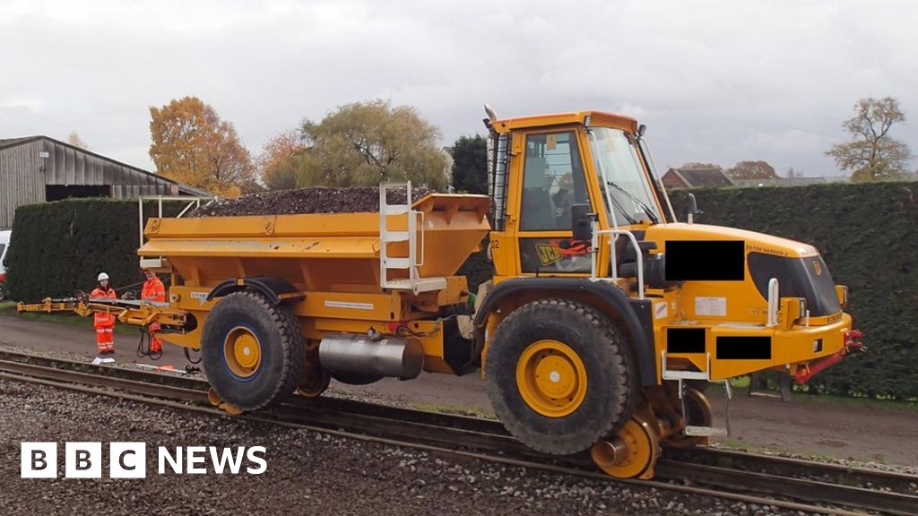 Network Rail fined £1.4m after worker crushed following crash - BBC News