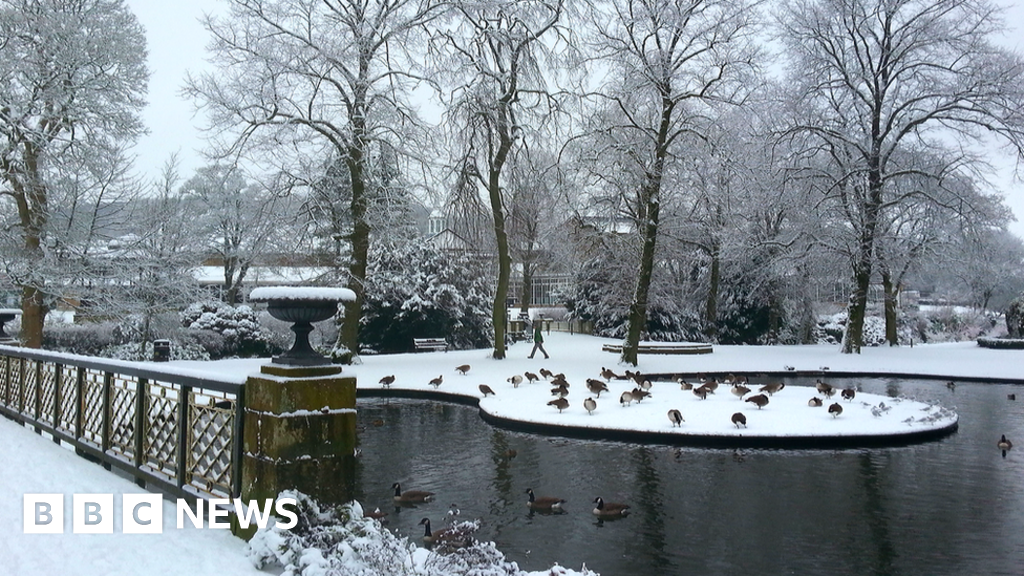 In pictures: UK snow - BBC News