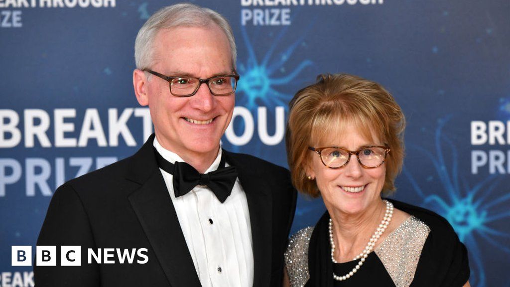 Stanford head to resign after data manipulation probe