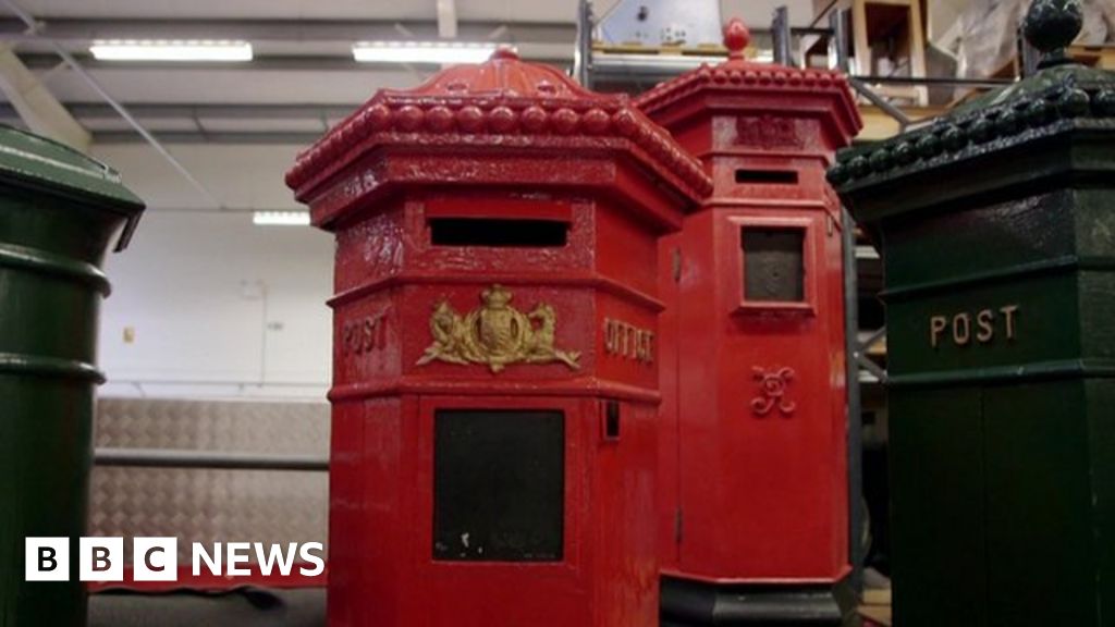 Meet the British postbox enthusiasts - BBC News