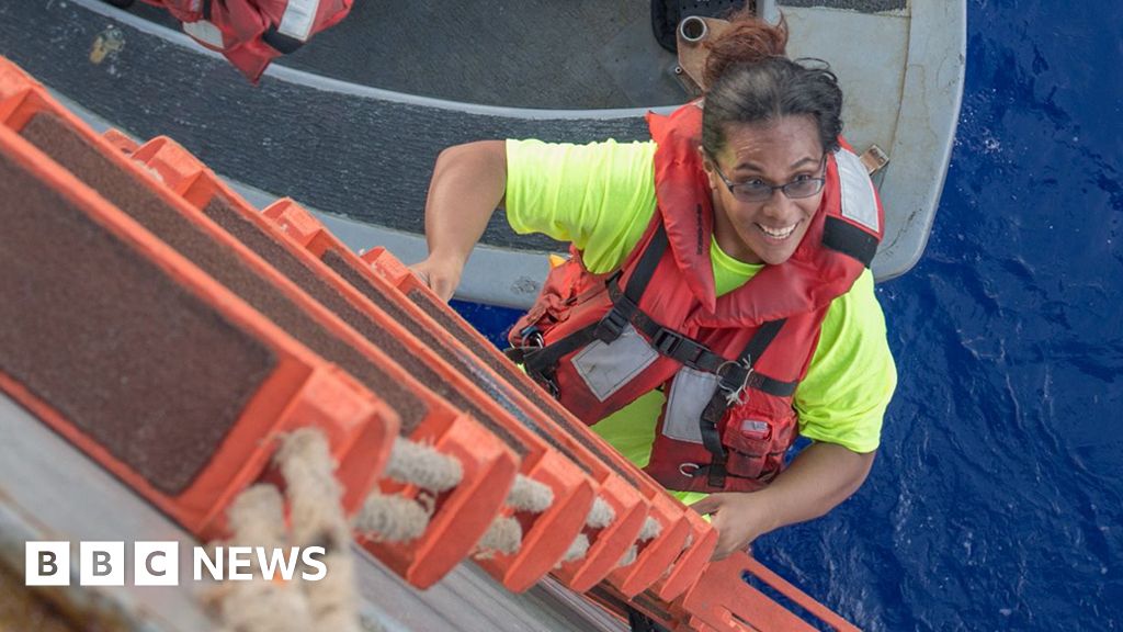 US sailors rescued after five months adrift in Pacific - BBC News
