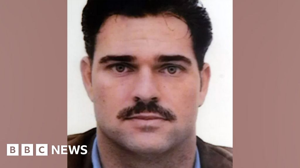 David Bieber: Police killer gets second life sentence for jail attack - BBC News