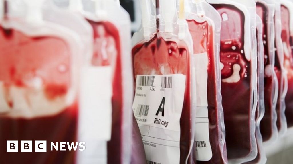 'I lost 44 pints of blood during my Caesarean birth' - BBC News