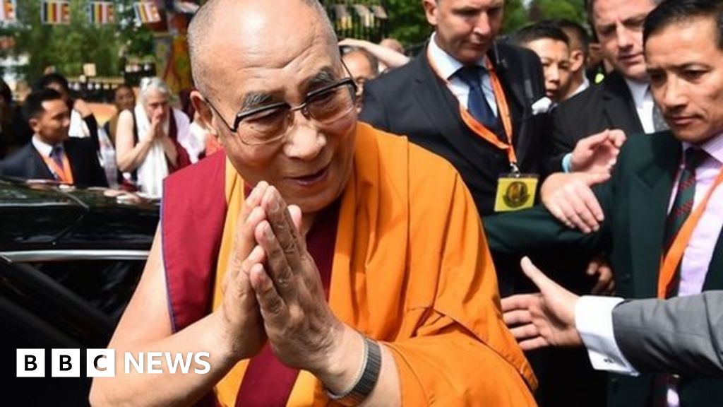 Dalai Lama defies protesters to open Aldershot Buddhist centre - BBC News