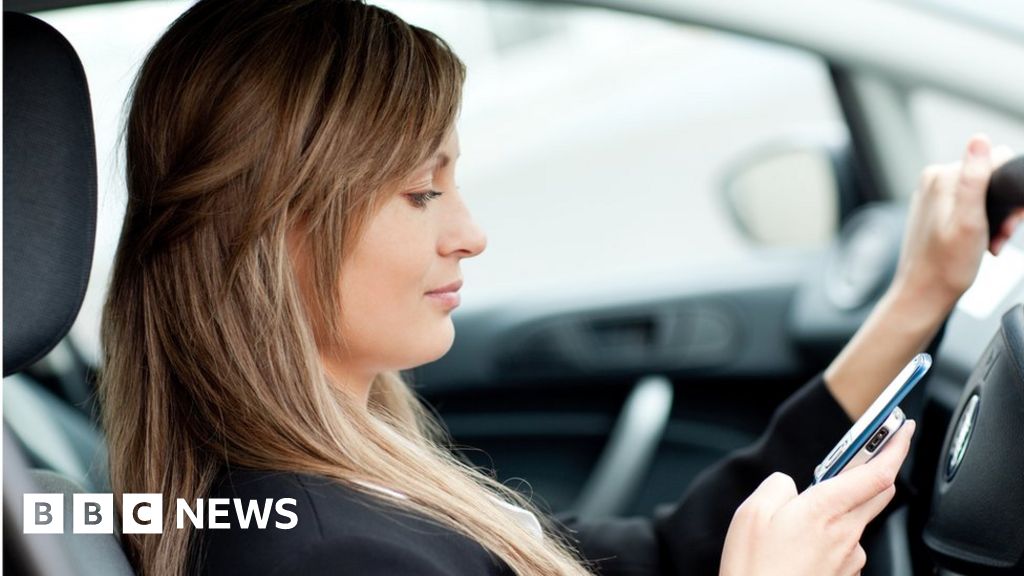 Thousands of drivers caught despite mobile crackdown - BBC News