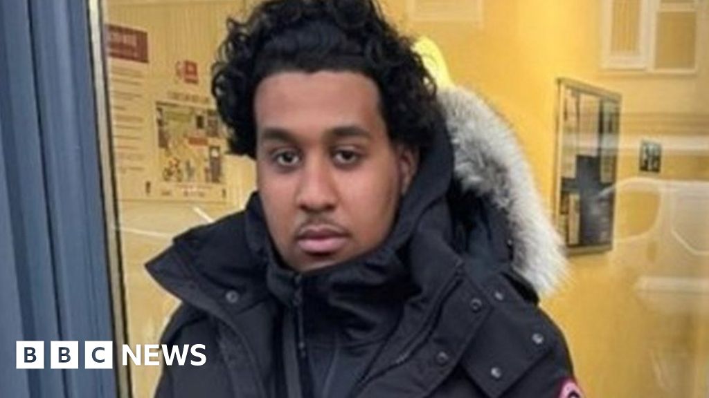 Sheldon Lewcock: Family marks crash death one year on - BBC News