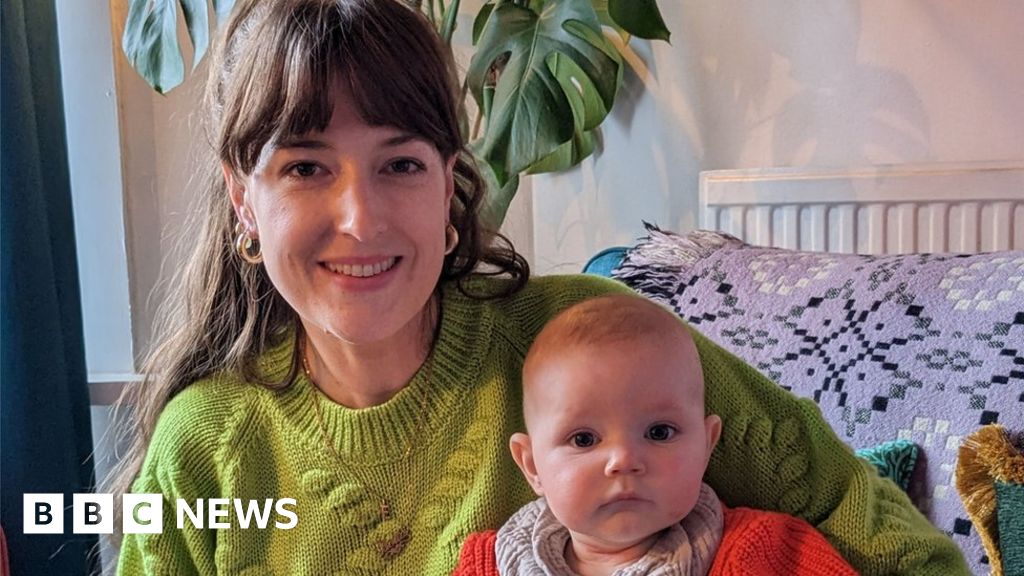 Cost of living: Mums say careers hurt by high nursery fees - BBC News