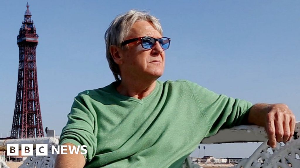 Joe Longthorne: Blackpool North Pier theatre renamed after singer - BBC ...
