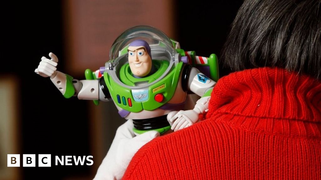 The Museum of Childhood in Edinburgh sets reopening date - BBC News