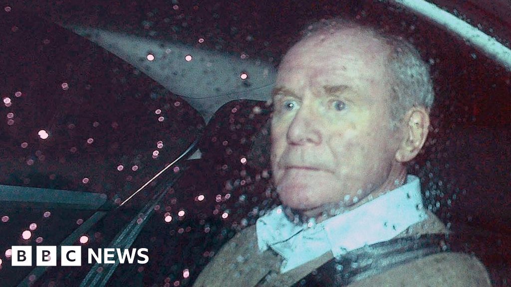 Martin McGuinness 'very resilient', says Gerry Adams - BBC News