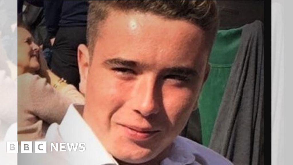 Rhyl man Michael Lewis dies on holiday in Tenerife - BBC News