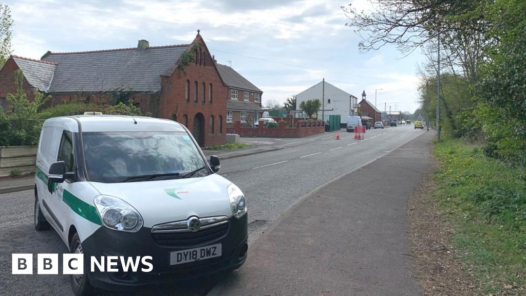Bagillt crash: John Roberts and daughter Lacie killed - BBC News