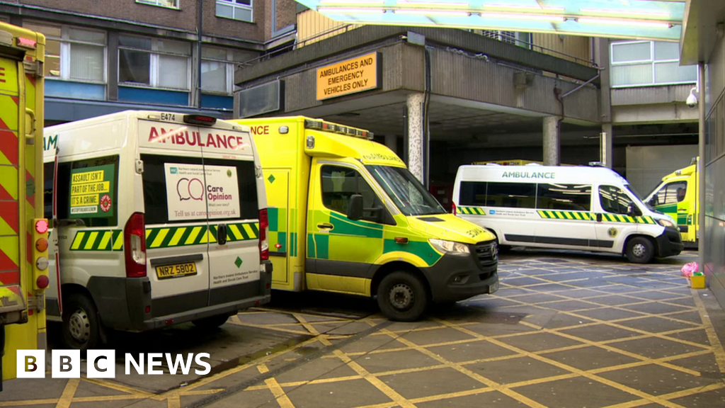 NI Health: Emergency care pressures 'will cause more deaths' - BBC News