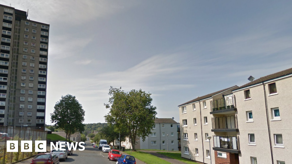 Man stabbed in Greenock attempted murder - BBC News