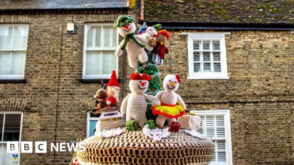 Secret yarn-bomber makes solar-powered Santa on Ely postbox