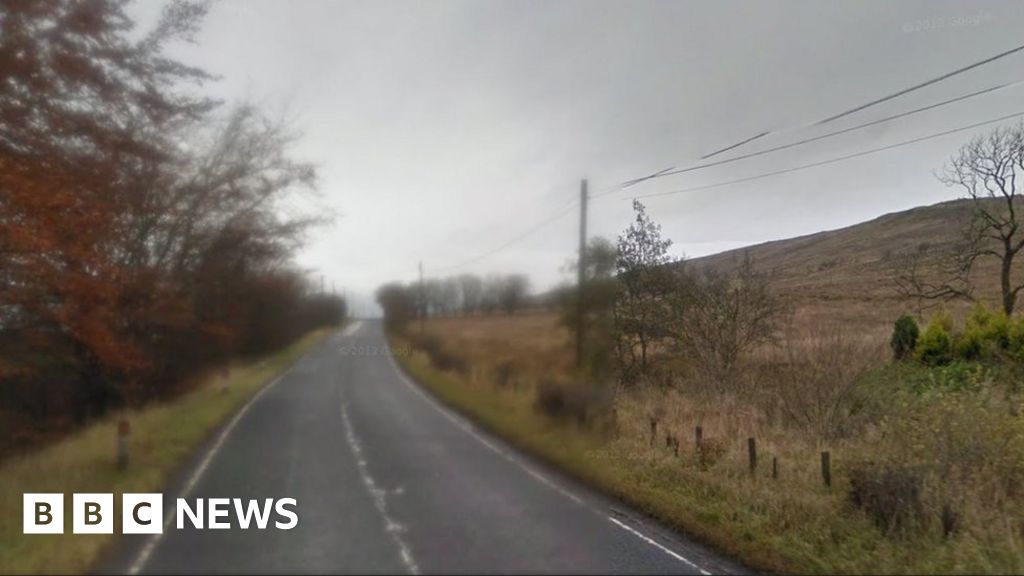 Teenager killed in crash on A760 in North Ayrshire - BBC News