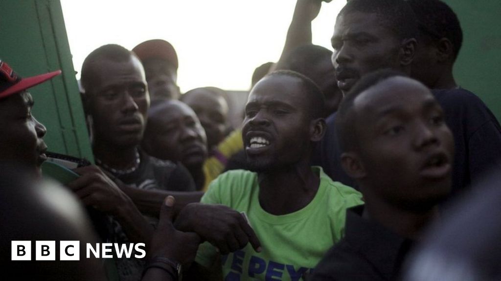 Haiti election: Violence mars voting in delayed poll - BBC News