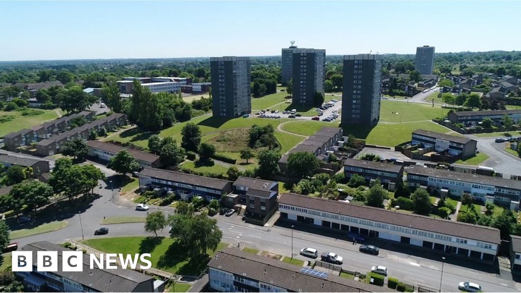 Three Druids Heath tower blocks could be saved from bulldozers - BBC News