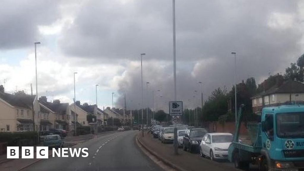 Wolverhampton fire damages industrial units - BBC News