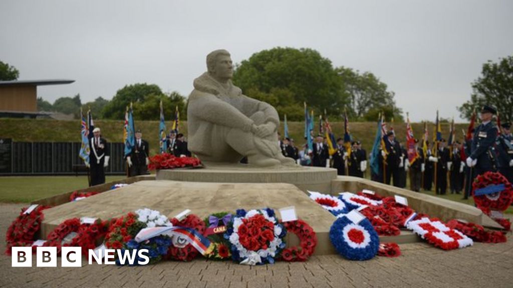Battle of Britain 75th anniversary marked at Kent memorial - BBC News