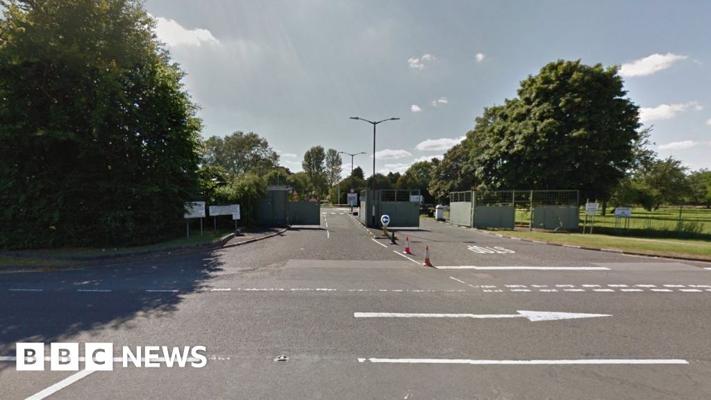 MoD reprimanded over lorry crush death at MoD Kineton - BBC News