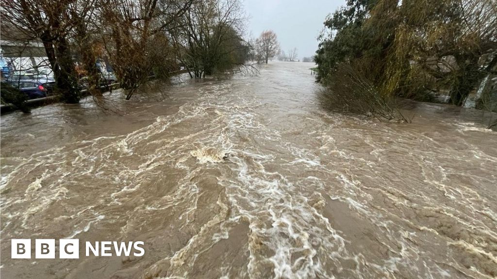 Cornwall and Devon hit by heavy rain and flooding - BBC News
