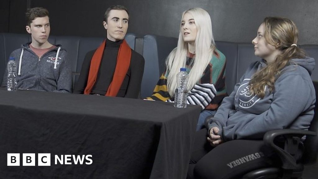 Drugs: Students say 'more people know how to get drugs' - BBC News