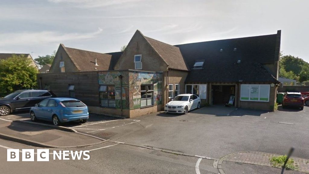 Cogges Surgery in Witney faces closure over GP shortage - BBC News
