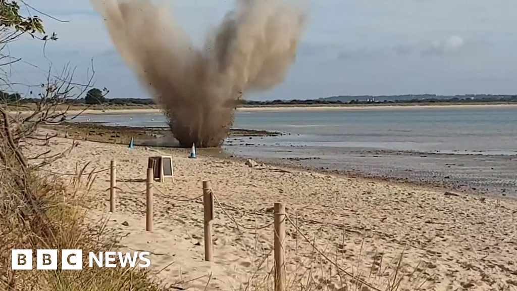 Unexploded WW2 shell found on Middle Beach in Studland detonated - BBC News
