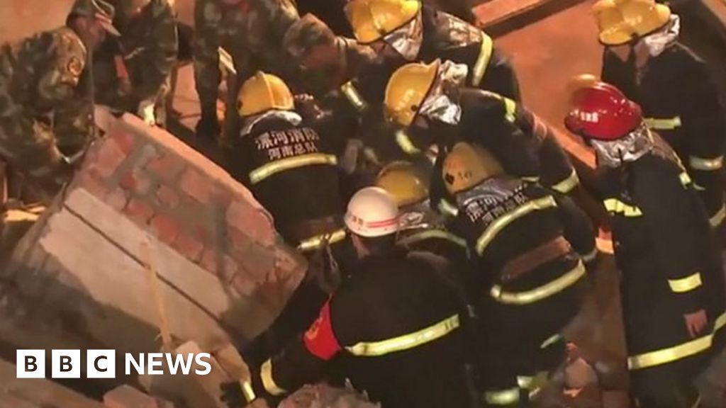China building collapse in Henan province kills 17 workers - BBC News